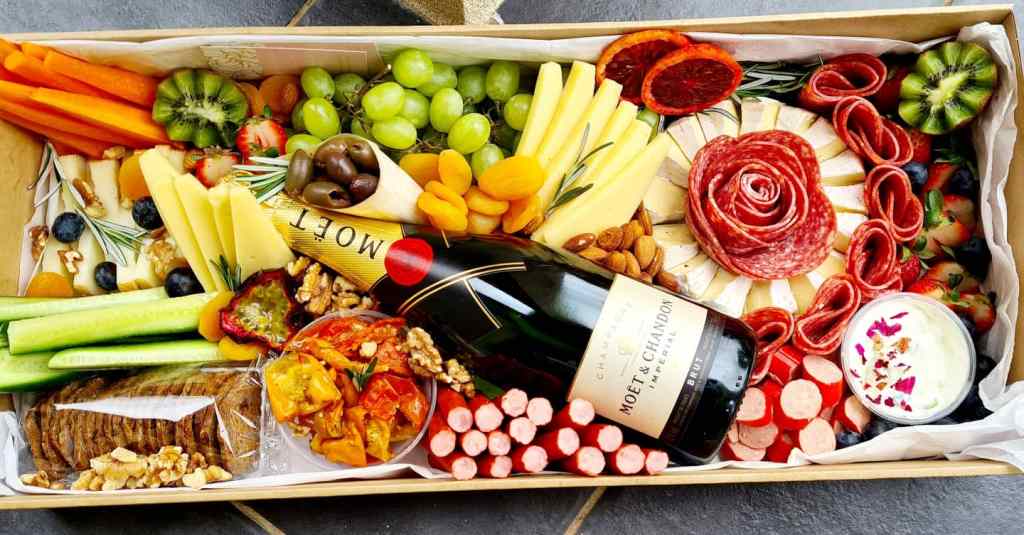 Whether you’re planning a meeting or hosting an intimate dinner party ...